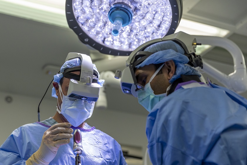 New Technology Simulates X-Ray Vision for Surgeons | RUSH University